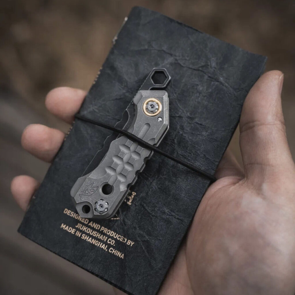 Folding PryBar Multifunctional Crowbar - Edcgearzone.com